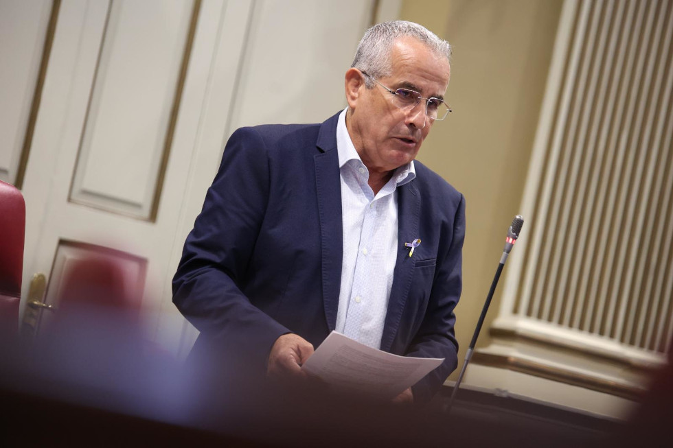 El diputado majorero Mario Cabrera reclama al Estado el pago de 25,5 ...